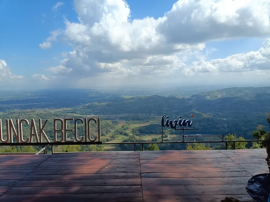 Puncak Pinus Becici: HTM, Jam Buka, Lokasi, hingga Aktivitas Menarik - PWDJ